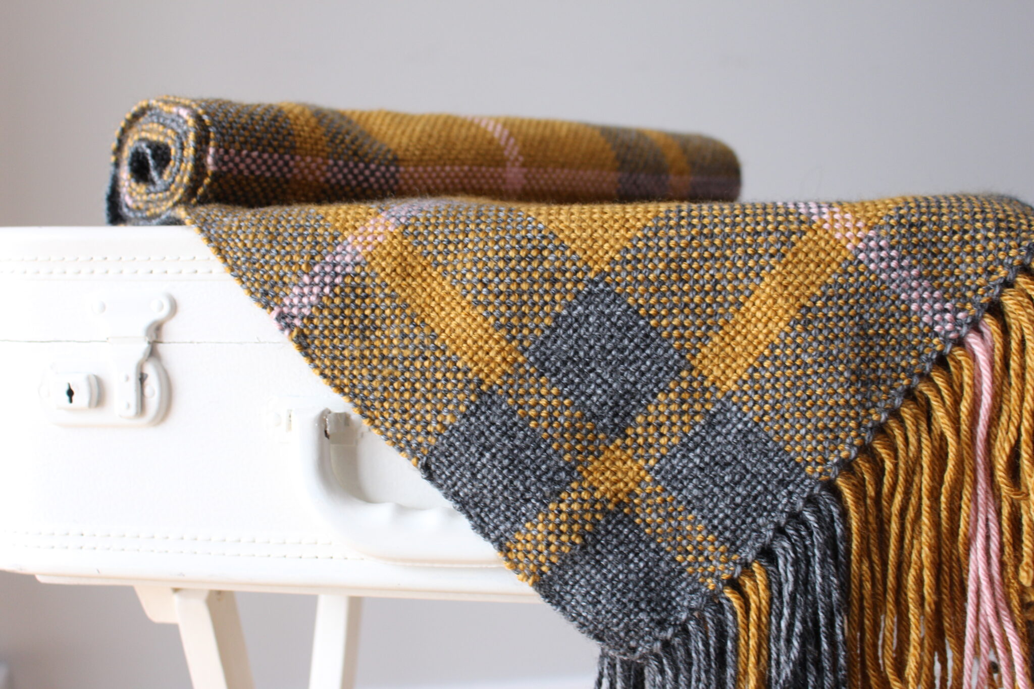 Weaving a Whole Scarf in Only One Day - Curly-n-Yarny