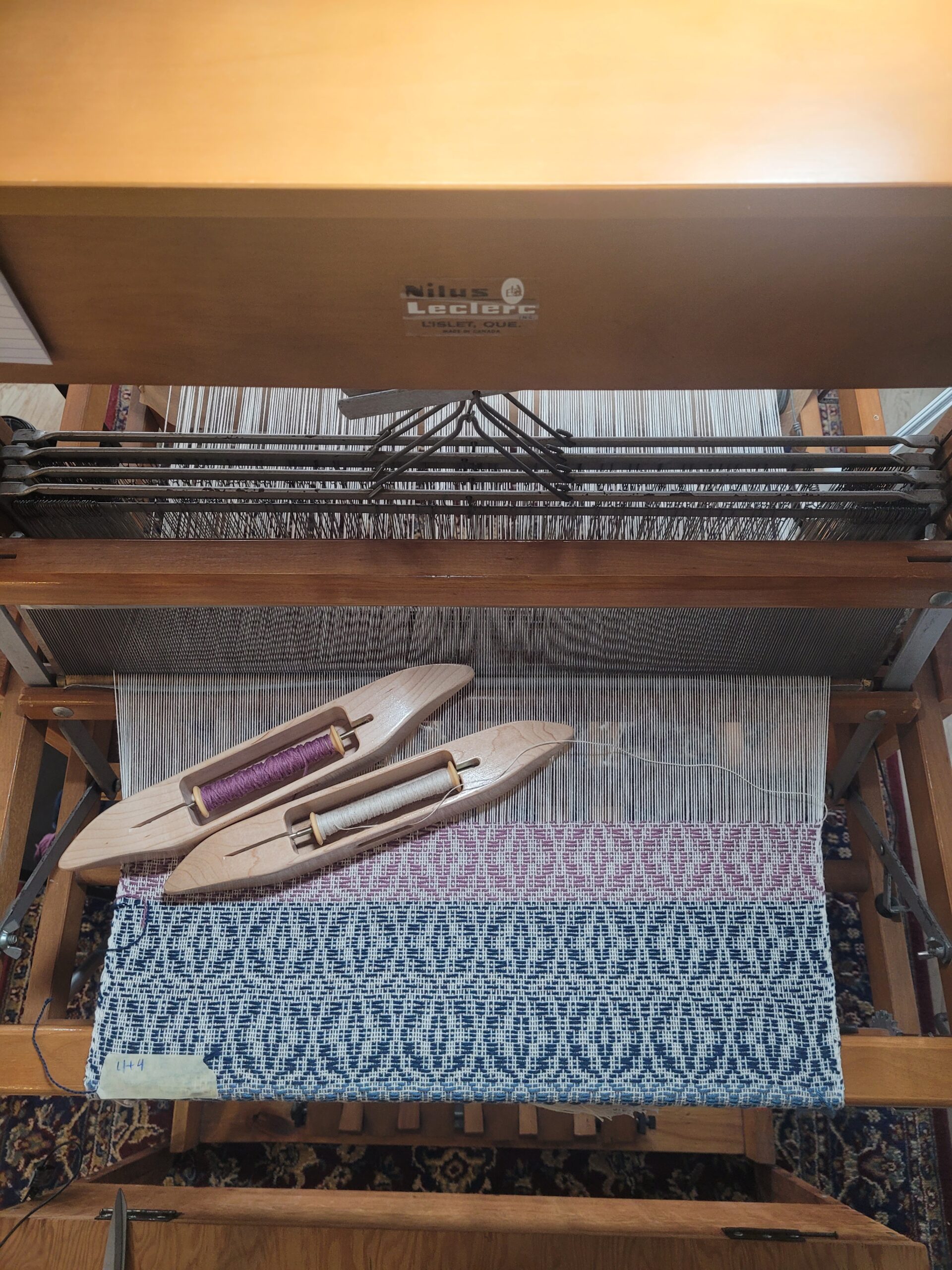 Weaving a Stunning Overshot Scarf with 8/4 and 8/2 cotton - Curly-n-Yarny